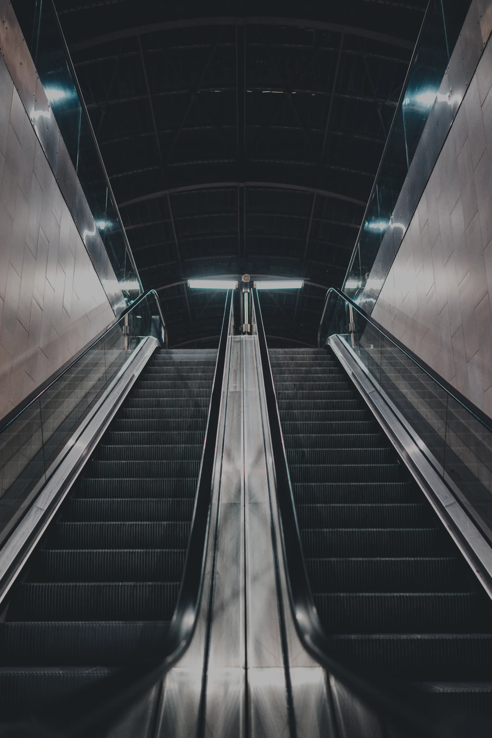 Maintenance dan Service Escalator - Service Lift Indonesia