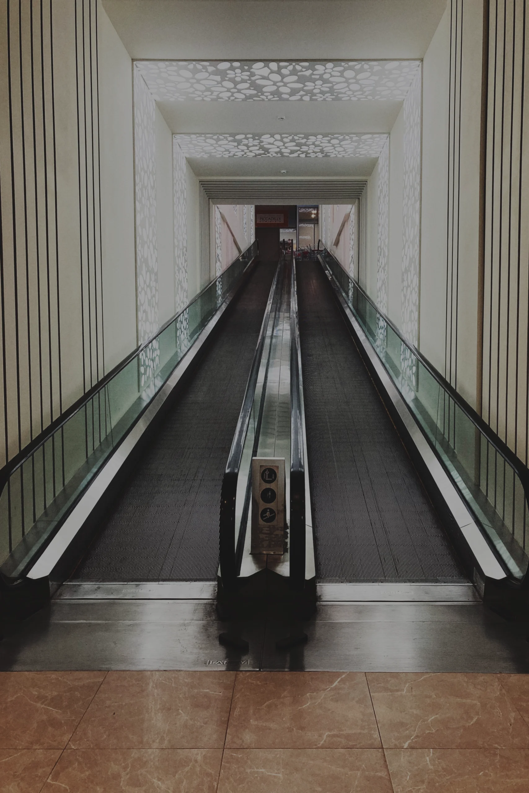 Maintenance dan Service Escalator - Service Lift Indonesia